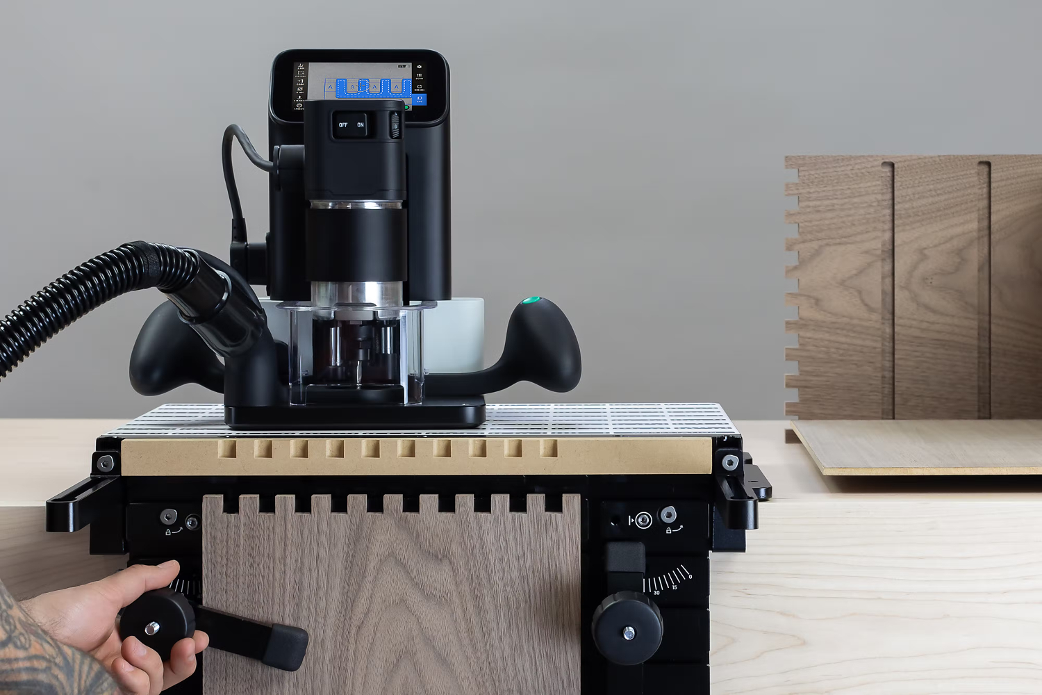 VIDEO—Workstation Lets Shaper Self-guided Router Cut Perfect Box Joints ...