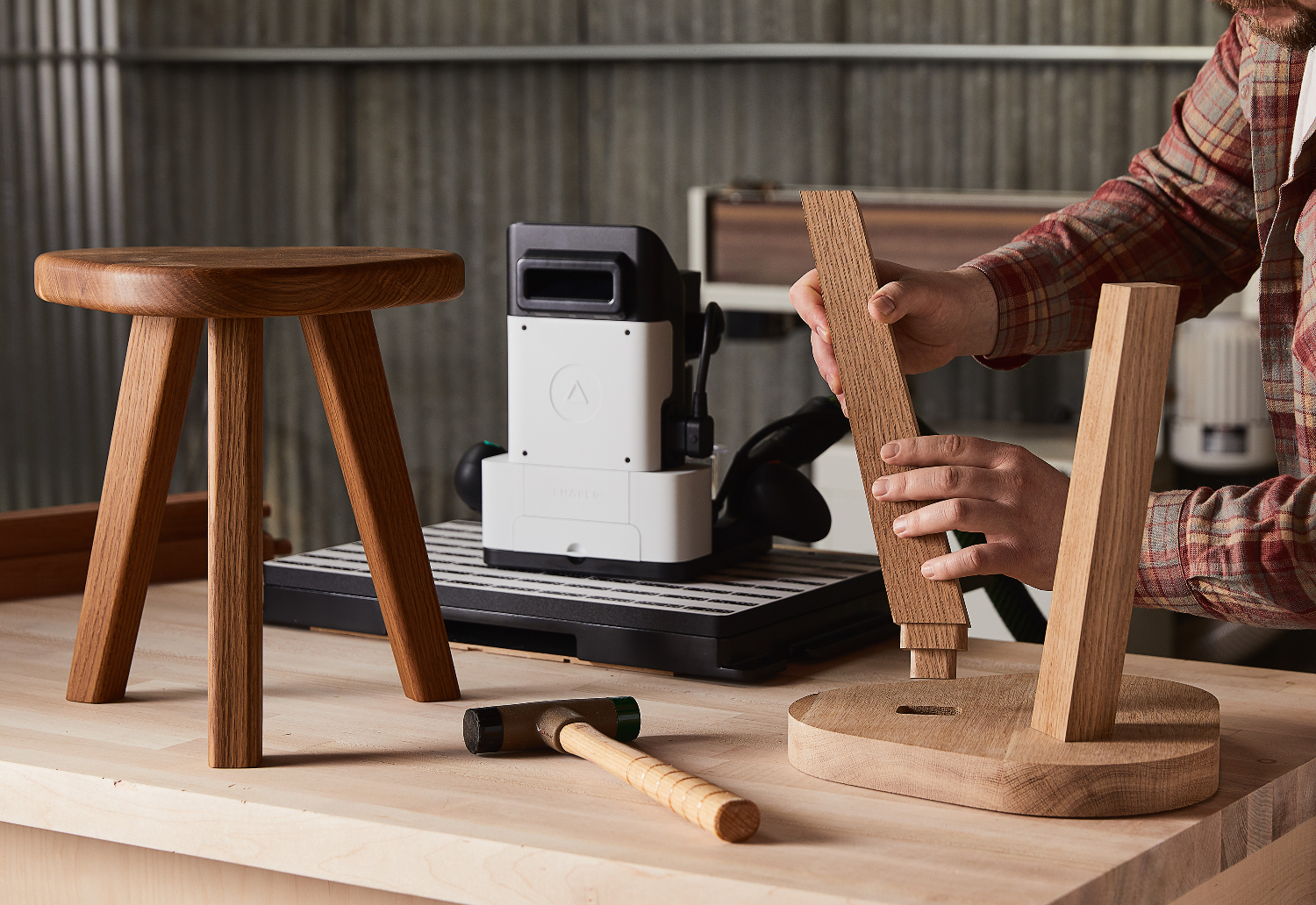 VIDEO—Workstation Lets Shaper Self-guided Router Cut Perfect Box Joints ...